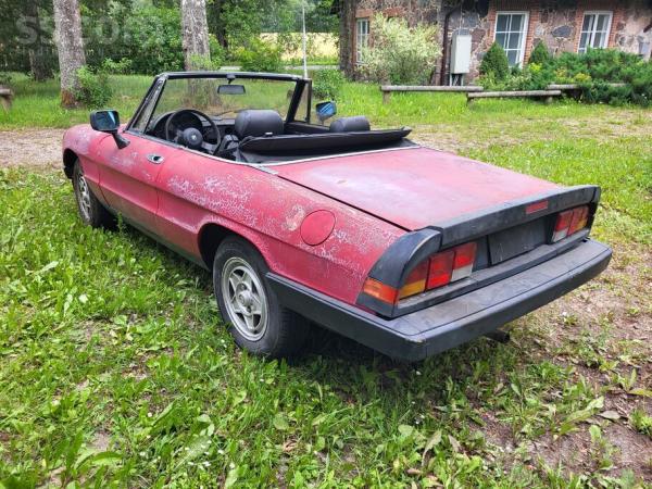 Sarkans Alfa Romeo Spider 1986 Valmiera, ar dzinēja tilpumu 2.00 L un nobraukumu 165 tūkst. km par 9900 €, foto 4 vietnē AUTOMOTO.COM.LV