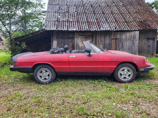Sarkans Alfa Romeo Spider 1986 Valmiera, ar dzinēja tilpumu 2.00 L un nobraukumu 165 tūkst. km par 9900 €, foto 6 vietnē AUTOMOTO.COM.LV