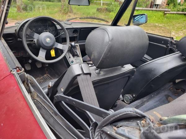 Sarkans Alfa Romeo Spider 1986 Valmiera, ar dzinēja tilpumu 2.00 L un nobraukumu 165 tūkst. km par 9900 €, foto 8 vietnē AUTOMOTO.COM.LV