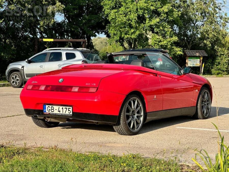 Sarkans Alfa Romeo Spider 1996 Rīga, ar dzinēja tilpumu 3.00 L un nobraukumu 228 tūkst. km par 10499 €, foto 7 vietnē AUTOMOTO.COM.LV