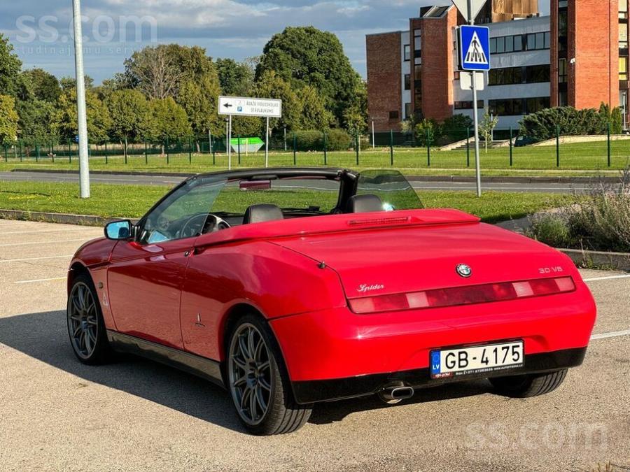 Sarkans Alfa Romeo Spider 1996 Rīga, ar dzinēja tilpumu 3.00 L un nobraukumu 228 tūkst. km par 10499 €, foto 8 vietnē AUTOMOTO.COM.LV