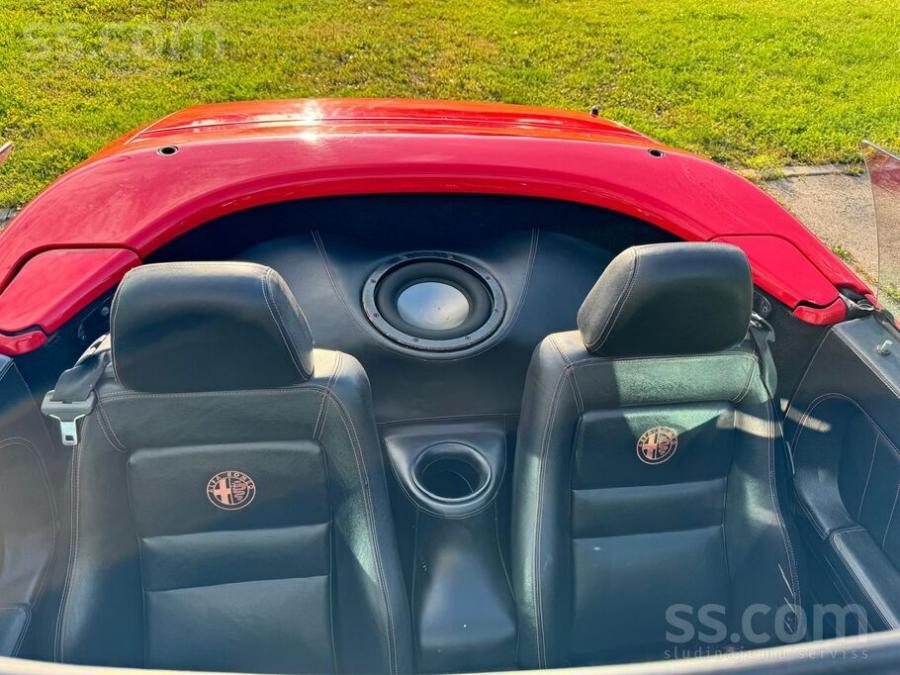 Sarkans Alfa Romeo Spider 1996 Rīga, ar dzinēja tilpumu 3.00 L un nobraukumu 228 tūkst. km par 10499 €, foto 9 vietnē AUTOMOTO.COM.LV