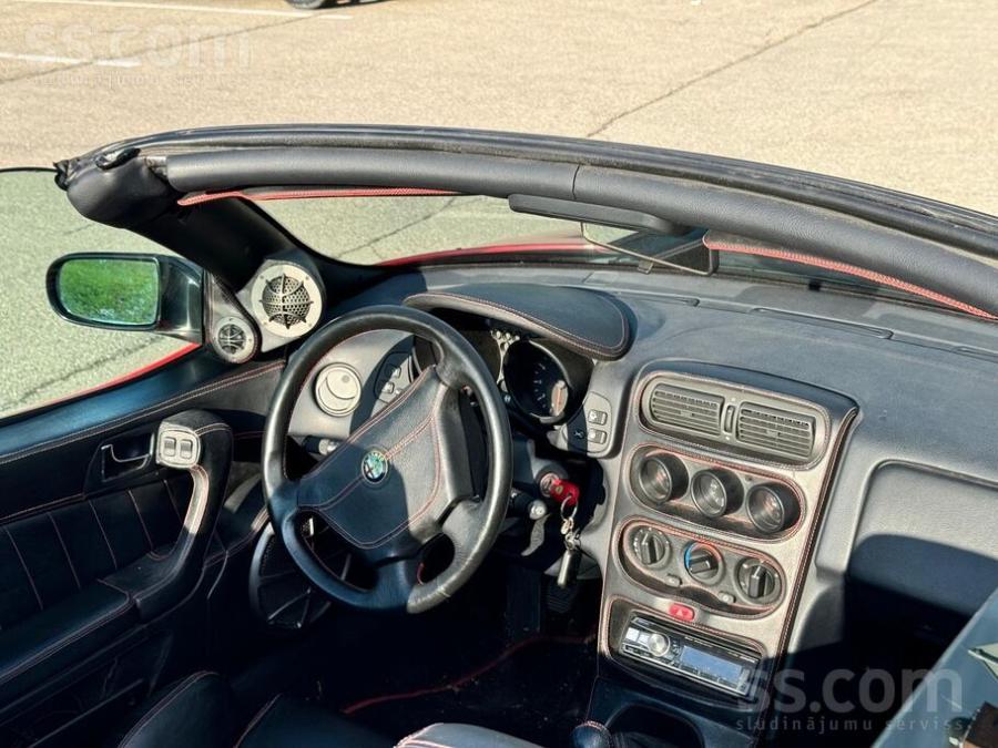Sarkans Alfa Romeo Spider 1996 Rīga, ar dzinēja tilpumu 3.00 L un nobraukumu 228 tūkst. km par 10499 €, foto 10 vietnē AUTOMOTO.COM.LV