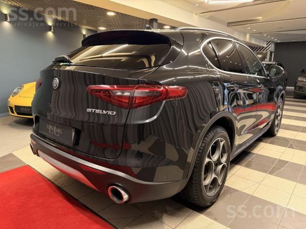 Black Alfa Romeo Stelvio 2018 in Riga, with an engine capacity of 2.00 L and mileage of 117 thousand km for 21900 €, photo 5 on AUTOMOTO.COM.LV