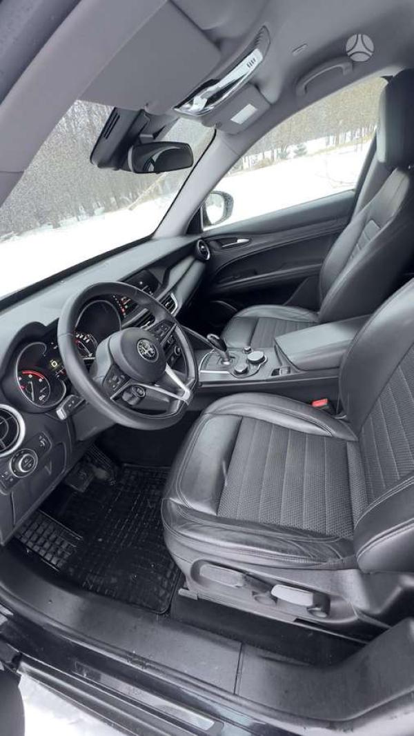 Black Alfa Romeo Stelvio 2018 in Panevezys, with an engine capacity of 2.14 L and mileage of 223 thousand km for 14300 €, photo 10 on AUTOMOTO.COM.LV