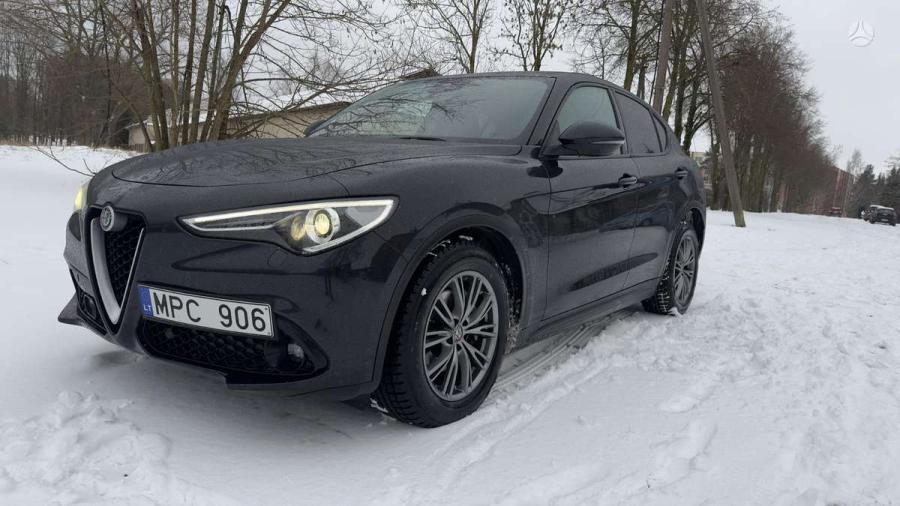 Melns Alfa Romeo Stelvio 2018 Panevēža, ar dzinēja tilpumu 2.14 L un nobraukumu 223 tūkst. km par 14300 €, foto 15 vietnē AUTOMOTO.COM.LV