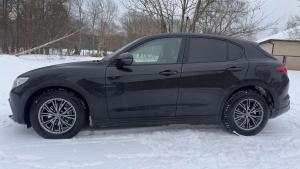 Melns Alfa Romeo Stelvio 2018 Panevēža, ar dzinēja tilpumu 2.14 L un nobraukumu 223 tūkst. km par 14300 €, foto 16 vietnē AUTOMOTO.COM.LV