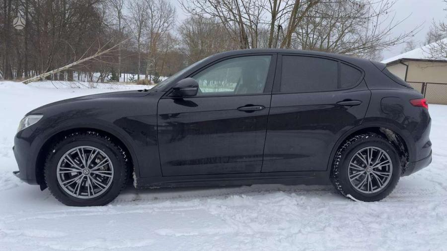Melns Alfa Romeo Stelvio 2018 Panevēža, ar dzinēja tilpumu 2.14 L un nobraukumu 223 tūkst. km par 14300 €, foto 16 vietnē AUTOMOTO.COM.LV