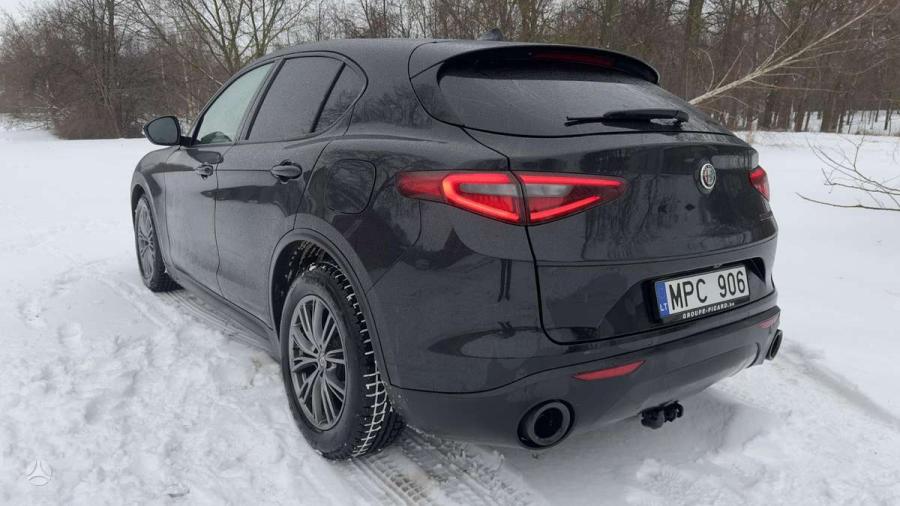 Melns Alfa Romeo Stelvio 2018 Panevēža, ar dzinēja tilpumu 2.14 L un nobraukumu 223 tūkst. km par 14300 €, foto 17 vietnē AUTOMOTO.COM.LV