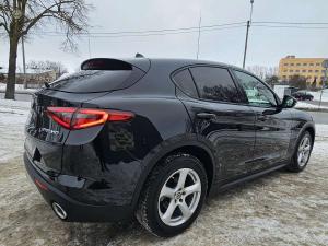Melns Alfa Romeo Stelvio 2018 Šauļi, ar dzinēja tilpumu 2.14 L un nobraukumu 238 tūkst. km par 15950 €, foto 5 vietnē AUTOMOTO.COM.LV