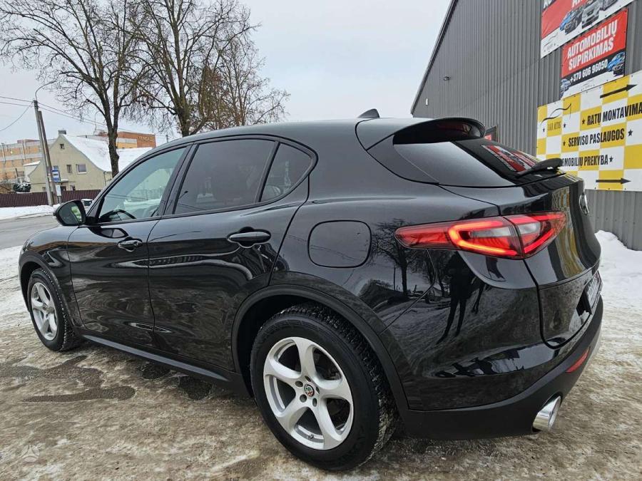 Melns Alfa Romeo Stelvio 2018 Šauļi, ar dzinēja tilpumu 2.14 L un nobraukumu 238 tūkst. km par 15950 €, foto 8 vietnē AUTOMOTO.COM.LV