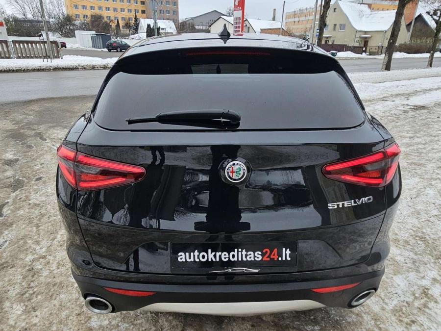 Melns Alfa Romeo Stelvio 2018 Šauļi, ar dzinēja tilpumu 2.14 L un nobraukumu 238 tūkst. km par 15950 €, foto 10 vietnē AUTOMOTO.COM.LV