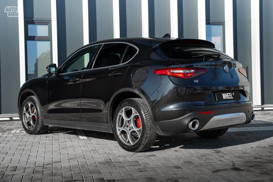 Melns Alfa Romeo Stelvio 2018 Viļņa, ar dzinēja tilpumu 2.10 L un nobraukumu 199 tūkst. km par 16000 €, foto 3 vietnē AUTOMOTO.COM.LV
