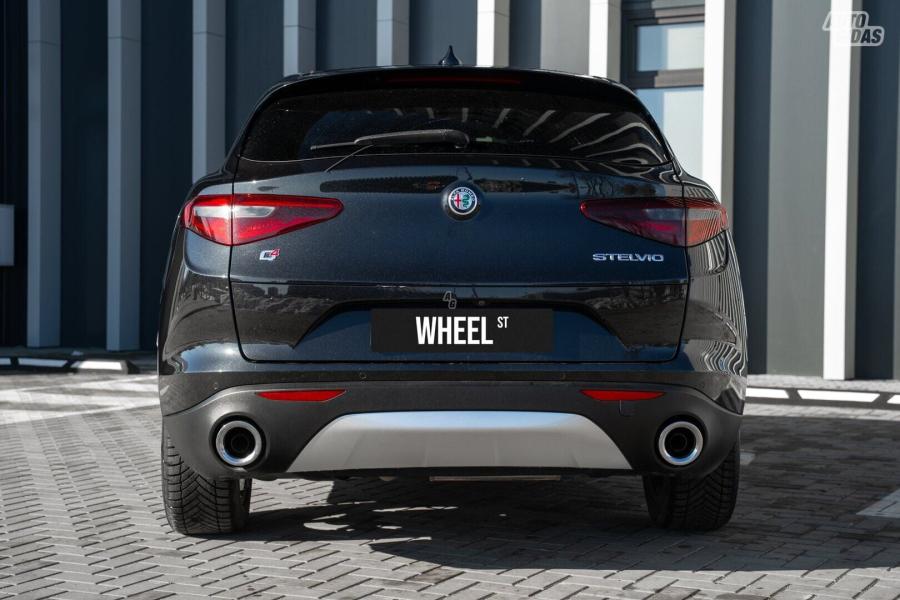 Melns Alfa Romeo Stelvio 2018 Viļņa, ar dzinēja tilpumu 2.10 L un nobraukumu 199 tūkst. km par 16000 €, foto 4 vietnē AUTOMOTO.COM.LV