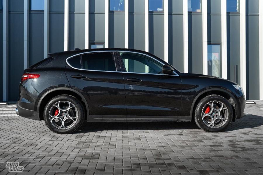 Melns Alfa Romeo Stelvio 2018 Viļņa, ar dzinēja tilpumu 2.10 L un nobraukumu 199 tūkst. km par 16000 €, foto 6 vietnē AUTOMOTO.COM.LV