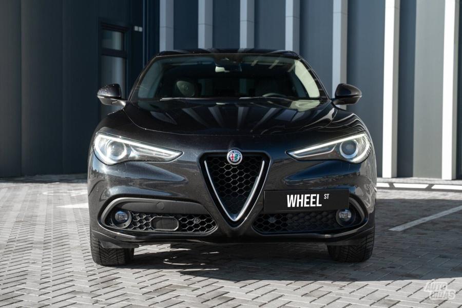 Melns Alfa Romeo Stelvio 2018 Viļņa, ar dzinēja tilpumu 2.10 L un nobraukumu 199 tūkst. km par 16000 €, foto 8 vietnē AUTOMOTO.COM.LV