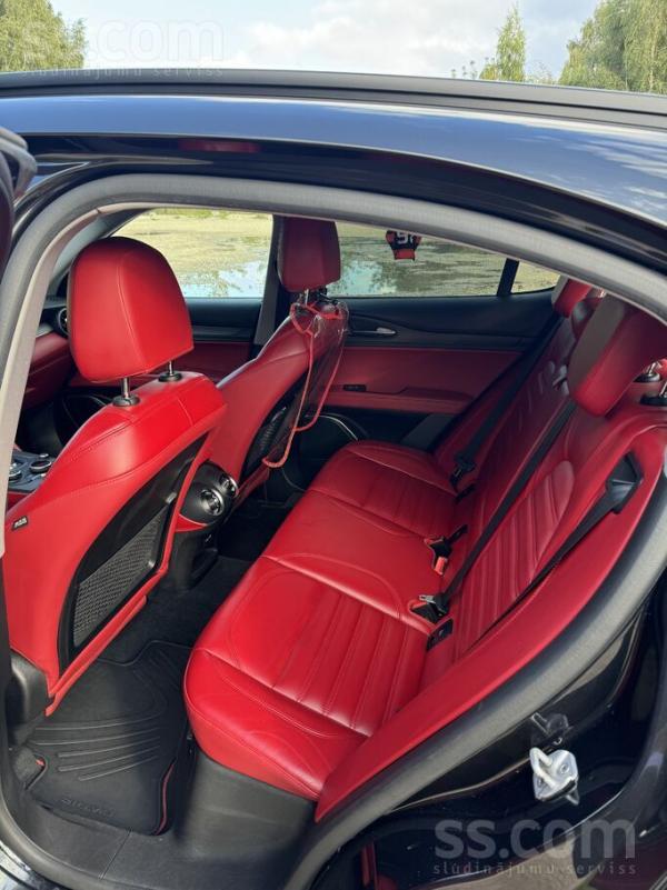 Melns Alfa Romeo Stelvio 2018 Liepāja, ar dzinēja tilpumu 2.00 L un nobraukumu 102 tūkst. km par 25000 €, foto 10 vietnē AUTOMOTO.COM.LV