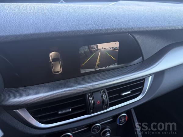 Black Alfa Romeo Stelvio 2018 in Liepaja, with an engine capacity of 2.20 L and mileage of 184 thousand km for 18900 €, photo 9 on AUTOMOTO.COM.LV