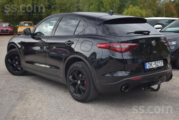 Melns Alfa Romeo Stelvio 2018 Kuldīga, ar dzinēja tilpumu 2.10 L un nobraukumu 194 tūkst. km par 17770 €, foto 4 vietnē AUTOMOTO.COM.LV