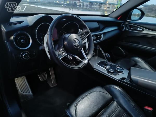 Melns Alfa Romeo Stelvio 2019 Kauņa, ar dzinēja tilpumu 2.00 L un nobraukumu 103 tūkst. km par 22900 €, foto 5 vietnē AUTOMOTO.COM.LV