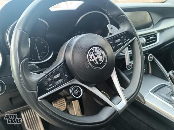 Melns Alfa Romeo Stelvio 2019 Kauņa, ar dzinēja tilpumu 2.00 L un nobraukumu 103 tūkst. km par 22900 €, foto 8 vietnē AUTOMOTO.COM.LV