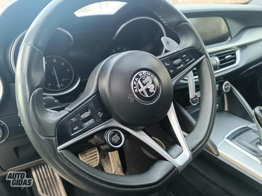 Melns Alfa Romeo Stelvio 2019 Kauņa, ar dzinēja tilpumu 2.00 L un nobraukumu 103 tūkst. km par 22900 €, foto 8 vietnē AUTOMOTO.COM.LV