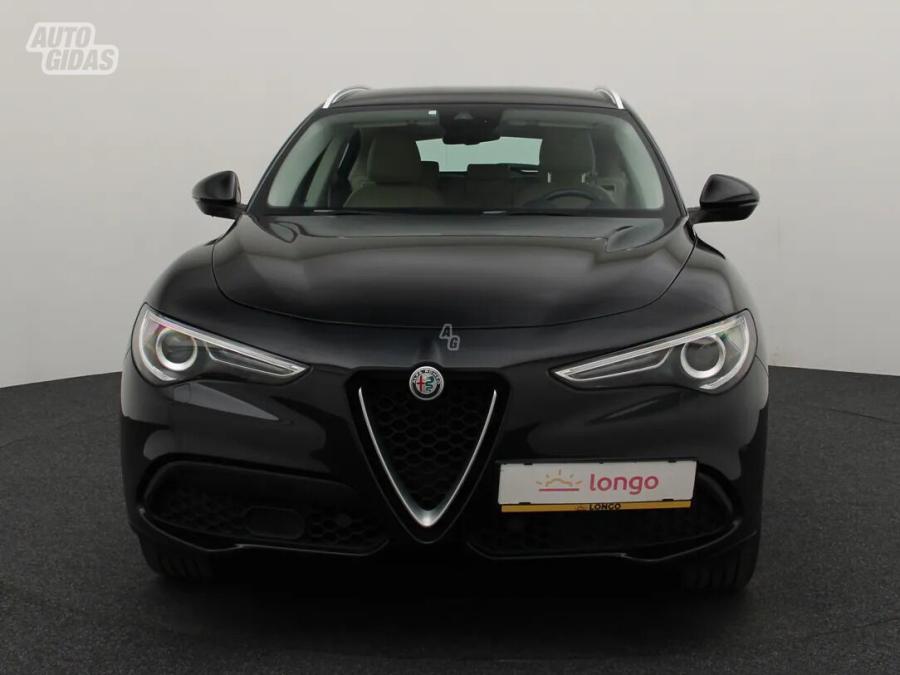 Black Alfa Romeo Stelvio 2019 in Vilnius, with an engine capacity of 2.20 L and mileage of 132 thousand km for 20999 €, photo 4 on AUTOMOTO.COM.LV