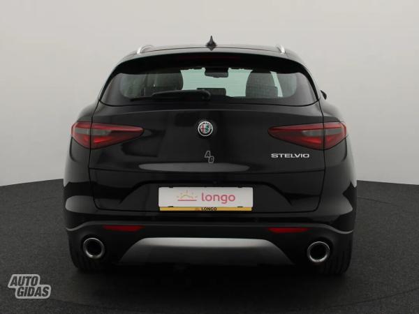 Black Alfa Romeo Stelvio 2019 in Vilnius, with an engine capacity of 2.20 L and mileage of 132 thousand km for 20999 €, photo 5 on AUTOMOTO.COM.LV