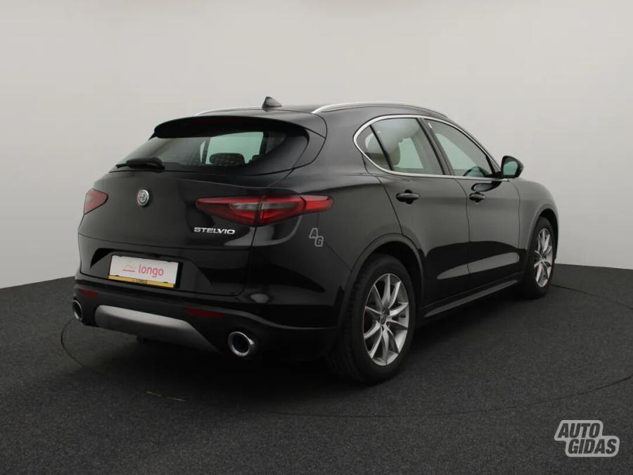Black Alfa Romeo Stelvio 2019 in Vilnius, with an engine capacity of 2.20 L and mileage of 132 thousand km for 20999 €, photo 9 on AUTOMOTO.COM.LV