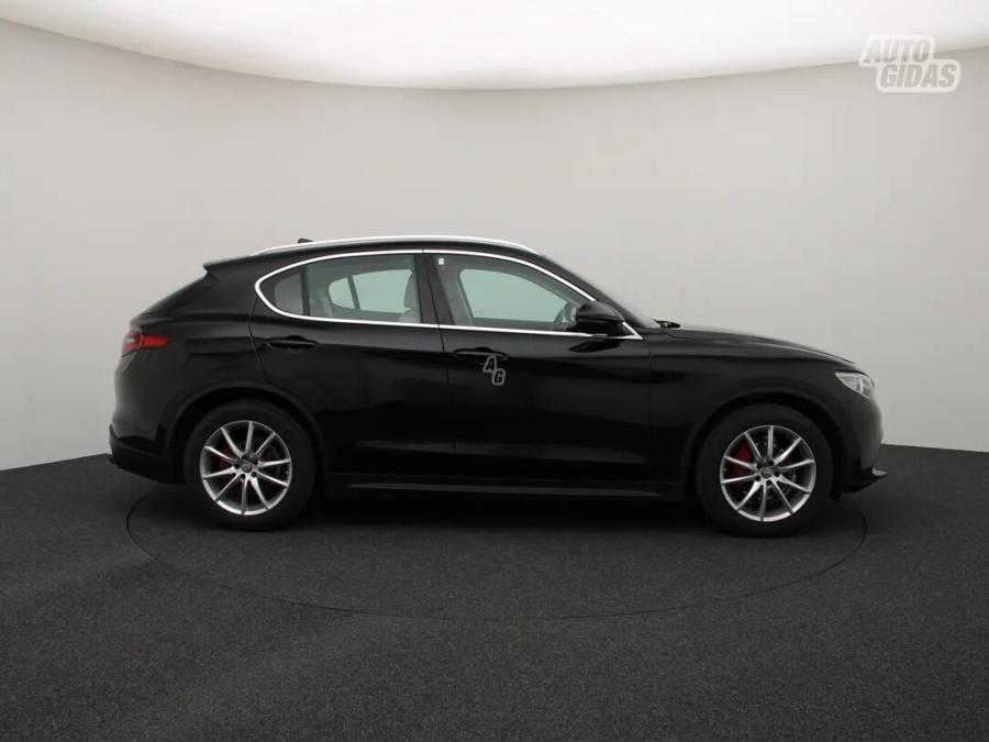 Black Alfa Romeo Stelvio 2019 in Vilnius, with an engine capacity of 2.20 L and mileage of 132 thousand km for 20999 €, photo 10 on AUTOMOTO.COM.LV