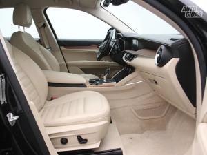 Black Alfa Romeo Stelvio 2019 in Vilnius, with an engine capacity of 2.20 L and mileage of 132 thousand km for 20999 €, photo 15 on AUTOMOTO.COM.LV