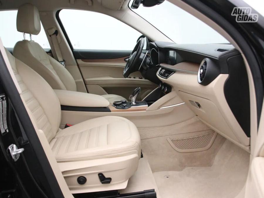 Black Alfa Romeo Stelvio 2019 in Vilnius, with an engine capacity of 2.20 L and mileage of 132 thousand km for 20999 €, photo 15 on AUTOMOTO.COM.LV