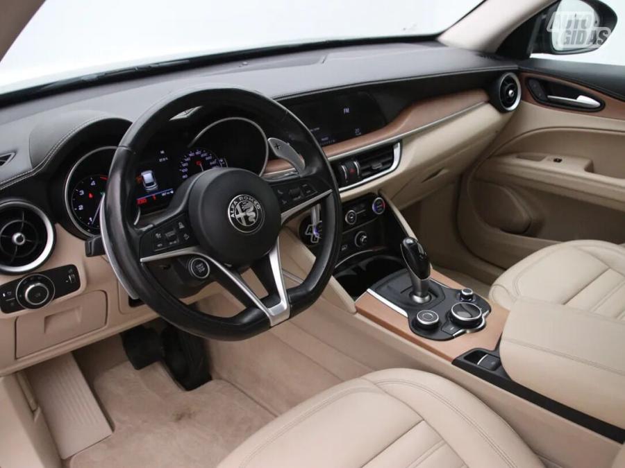 Black Alfa Romeo Stelvio 2019 in Vilnius, with an engine capacity of 2.20 L and mileage of 132 thousand km for 20999 €, photo 17 on AUTOMOTO.COM.LV
