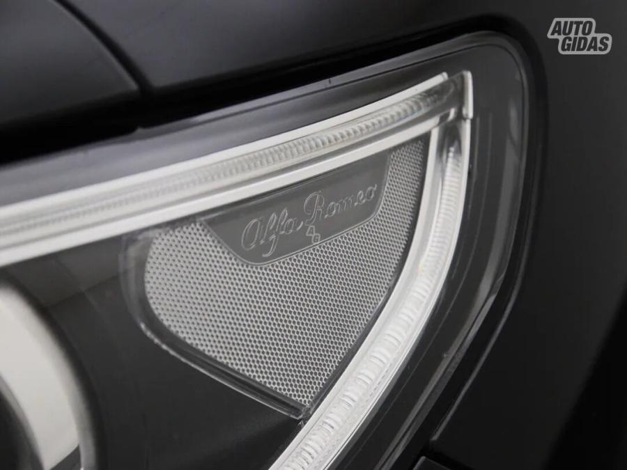 Black Alfa Romeo Stelvio 2019 in Vilnius, with an engine capacity of 2.20 L and mileage of 132 thousand km for 20999 €, photo 36 on AUTOMOTO.COM.LV