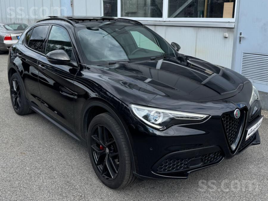 Black Alfa Romeo Stelvio 2019 in Riga, with an engine capacity of 2.00 L and mileage of 173 thousand km for 22900 €, photo 4 on AUTOMOTO.COM.LV