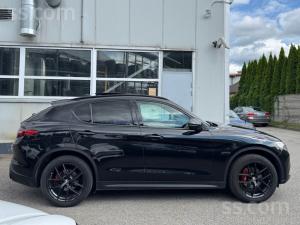 Black Alfa Romeo Stelvio 2019 in Riga, with an engine capacity of 2.00 L and mileage of 173 thousand km for 22900 €, photo 5 on AUTOMOTO.COM.LV