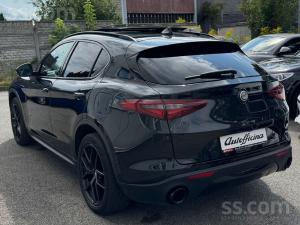 Black Alfa Romeo Stelvio 2019 in Riga, with an engine capacity of 2.00 L and mileage of 173 thousand km for 22900 €, photo 8 on AUTOMOTO.COM.LV