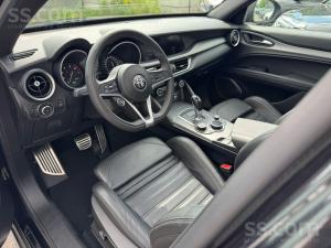 Black Alfa Romeo Stelvio 2019 in Riga, with an engine capacity of 2.00 L and mileage of 173 thousand km for 22900 €, photo 9 on AUTOMOTO.COM.LV