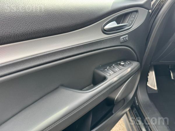 Black Alfa Romeo Stelvio 2019 in Riga, with an engine capacity of 2.00 L and mileage of 173 thousand km for 22900 €, photo 9 on AUTOMOTO.COM.LV