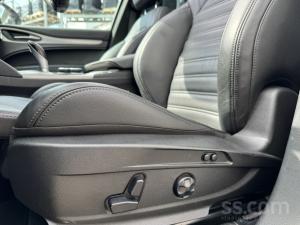 Black Alfa Romeo Stelvio 2019 in Riga, with an engine capacity of 2.00 L and mileage of 173 thousand km for 22900 €, photo 11 on AUTOMOTO.COM.LV