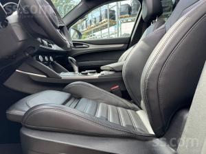Black Alfa Romeo Stelvio 2019 in Riga, with an engine capacity of 2.00 L and mileage of 173 thousand km for 22900 €, photo 12 on AUTOMOTO.COM.LV