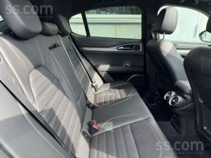 Black Alfa Romeo Stelvio 2019 in Riga, with an engine capacity of 2.00 L and mileage of 173 thousand km for 22900 €, photo 16 on AUTOMOTO.COM.LV