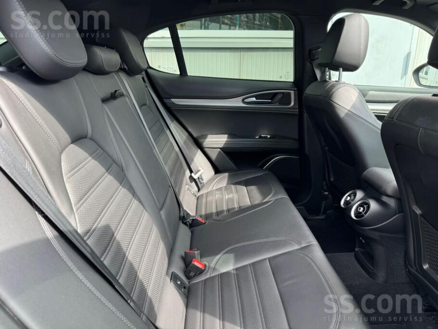 Black Alfa Romeo Stelvio 2019 in Riga, with an engine capacity of 2.00 L and mileage of 173 thousand km for 22900 €, photo 16 on AUTOMOTO.COM.LV