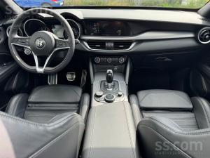 Black Alfa Romeo Stelvio 2019 in Riga, with an engine capacity of 2.00 L and mileage of 173 thousand km for 22900 €, photo 18 on AUTOMOTO.COM.LV