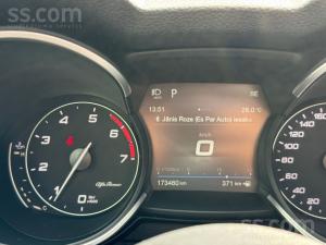 Black Alfa Romeo Stelvio 2019 in Riga, with an engine capacity of 2.00 L and mileage of 173 thousand km for 22900 €, photo 21 on AUTOMOTO.COM.LV