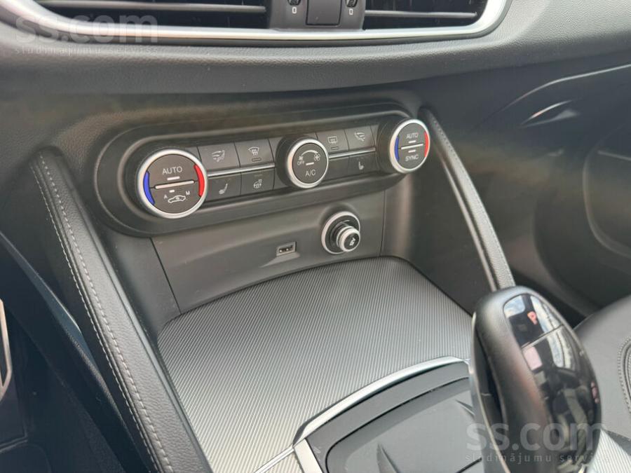 Black Alfa Romeo Stelvio 2019 in Riga, with an engine capacity of 2.00 L and mileage of 173 thousand km for 22900 €, photo 22 on AUTOMOTO.COM.LV