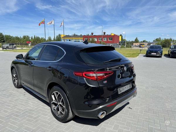Black Alfa Romeo Stelvio 2020 in Telschi, with an engine capacity of 2.14 L and mileage of 231 thousand km for 12999 €, photo 3 on AUTOMOTO.COM.LV