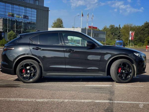 Black Alfa Romeo Stelvio 2020 in Vilnius, with an engine capacity of 2.00 L and mileage of 75 thousand km for 23999 €, photo 3 on AUTOMOTO.COM.LV