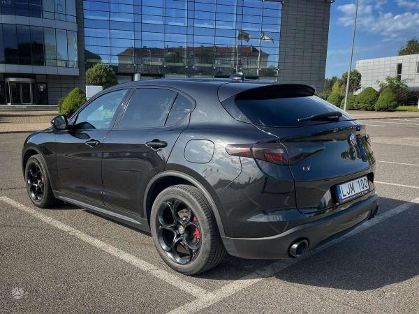 Black Alfa Romeo Stelvio 2020 in Vilnius, with an engine capacity of 2.00 L and mileage of 75 thousand km for 23999 €, photo 6 on AUTOMOTO.COM.LV