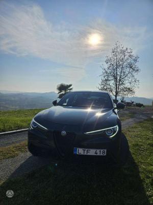 Black Alfa Romeo Stelvio 2021 in Vilnius, with an engine capacity of 2.00 L and mileage of 122 thousand km for 28000 €, photo 2 on AUTOMOTO.COM.LV